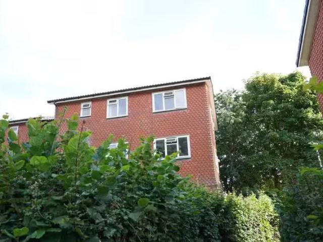 Charming 1 BA 2 bedroom flat for rent in Harvard Close, Lewes.