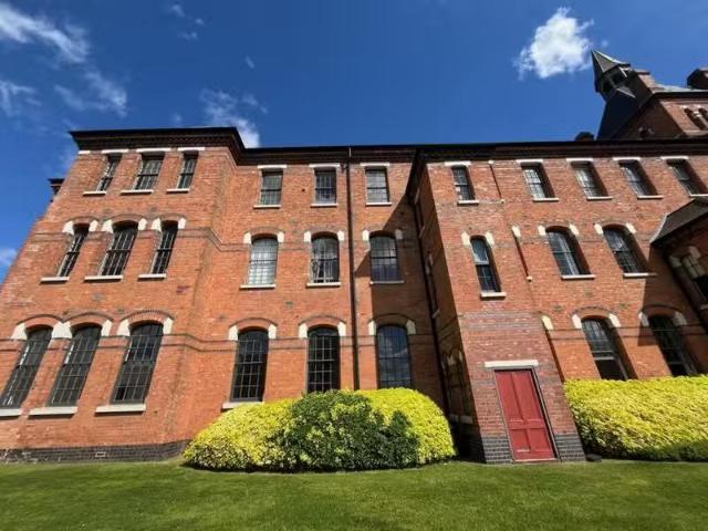 For Rent! 1 BA 2 bedroom flat for rent in Highcroft Road, Birm.