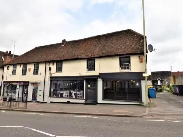 Cheap 1 BA 2 bedroom flat for rent in Hockerill Street, Bishop.