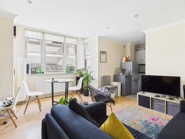 Cozy 1 BA 2 bedroom flat for rent in Hova Villas, Hove, BN3