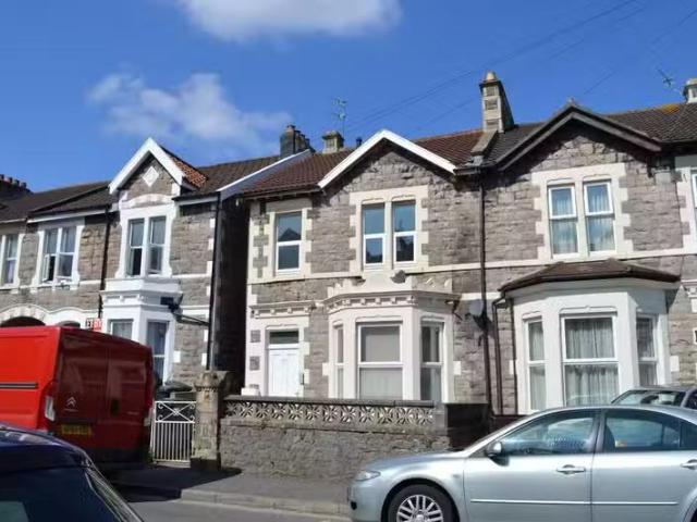 Just in! 1 BA 2 bedroom flat for rent in Jubilee Road, Weston.