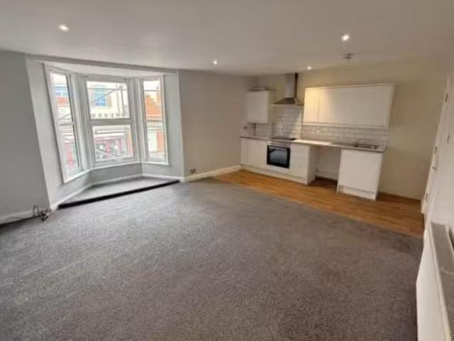 Charming 1 BA 2 bedroom flat for rent in Langney Road, Eastbou.