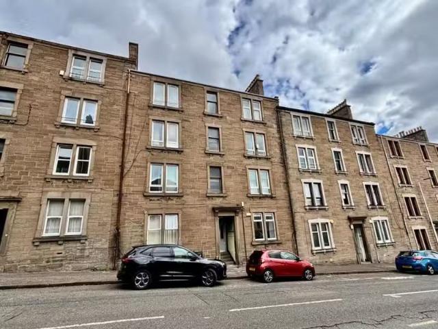Unique 1 BA 2 bedroom flat for rent in Provost Road, Dundee, DD3