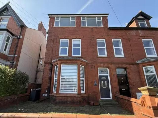 Rental! 1 BA 2 bedroom flat for rent in St. Andrews Road South.