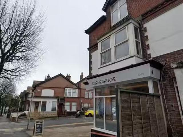 Cheap 1 BA 2 bedroom flat for rent in Sackville Road, Hove, BN3