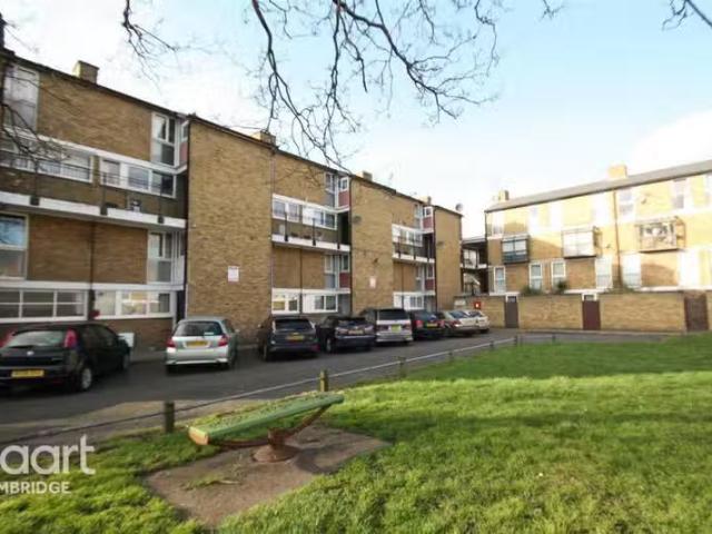 Charming 1 BA 2 bedroom flat for rent in Shenstone House, Camb.