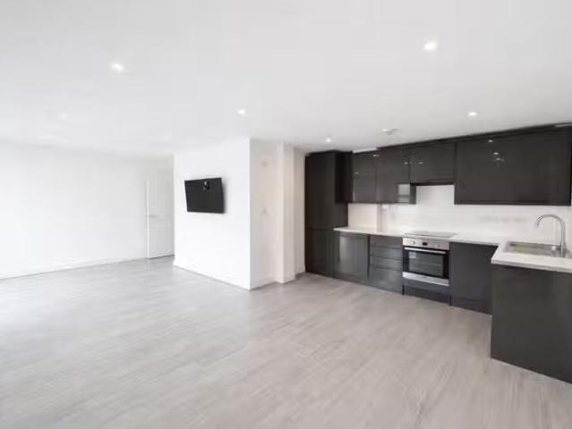 Unique 1 BA 2 bedroom flat for rent in Sparrow House Glengal.