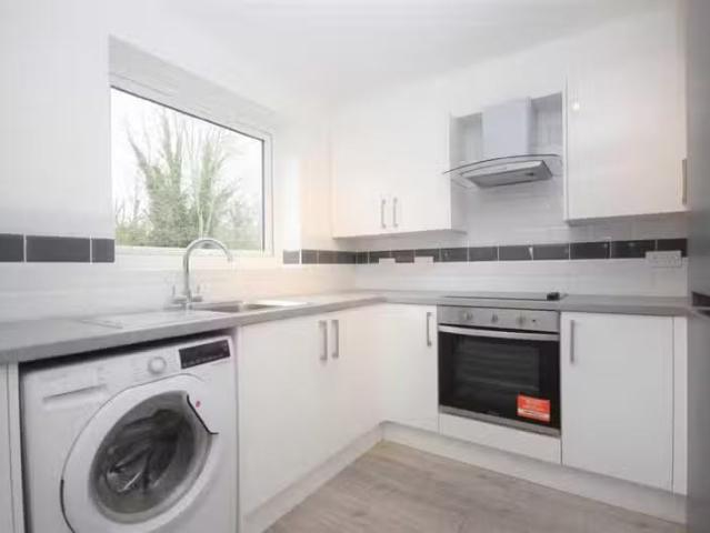 For Rent! 1 BA 2 bedroom flat for rent in Trotwood, Chigwell.