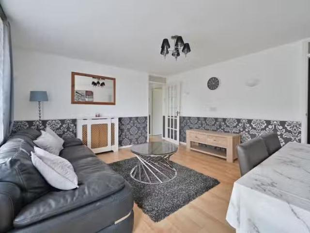 Cozy 1 BA 2 bedroom flat for rent in Wood View, HP1, Hemel Hem.