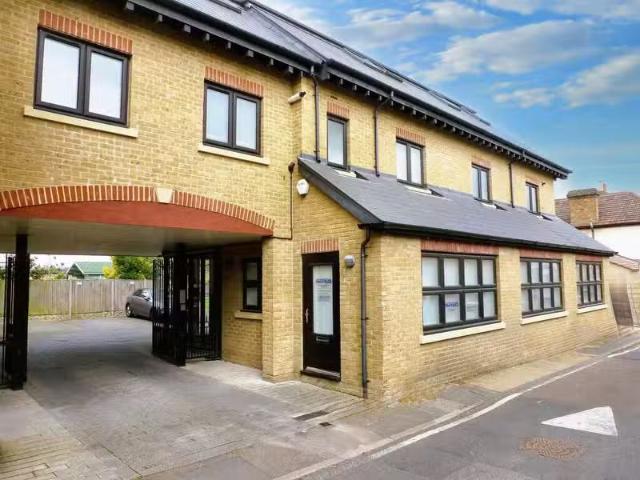 Rental! 1 BA 2 bedroom flat for rent in Woodside Road, Samuel.