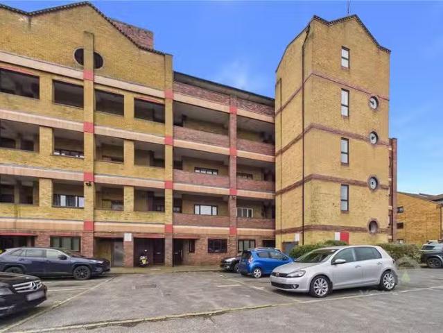 Deal! 1 BA 2 bedroom Flat to rent, Baronson Gardens, Northampt.