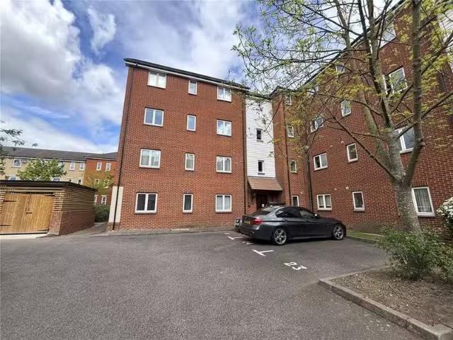 Nice 1 BA 2 bedroom Flat to rent, Glandford Way, Chadwell Heat.