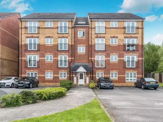 Charming 1 BA 2 bedroom Flat to rent, Everside Close, Worsley.