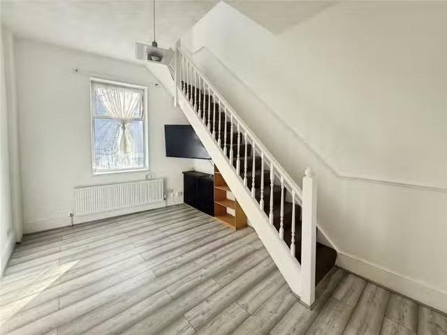 Cozy 1 BA 2 bedroom Flat to rent, Kimberley Road, Southsea, PO.