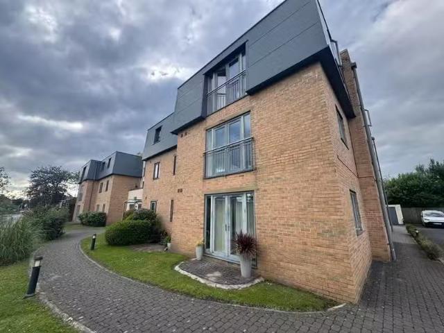 Charming 1 BA 2 bedroom ground floor flat for rent in Radcliff.