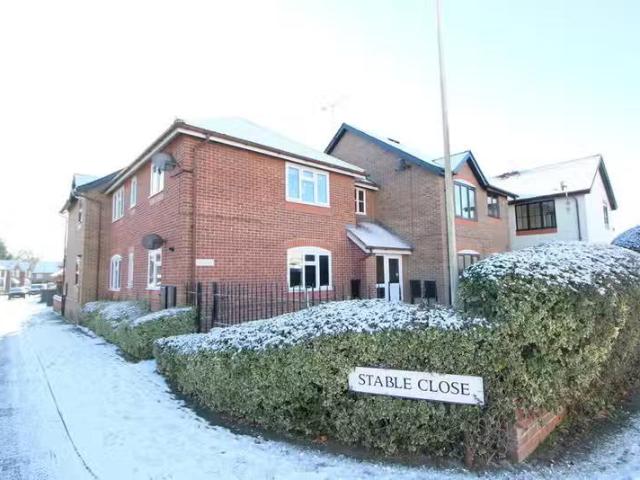 For Rent! 1 BA 2 bedroom ground floor flat for rent in Stable.