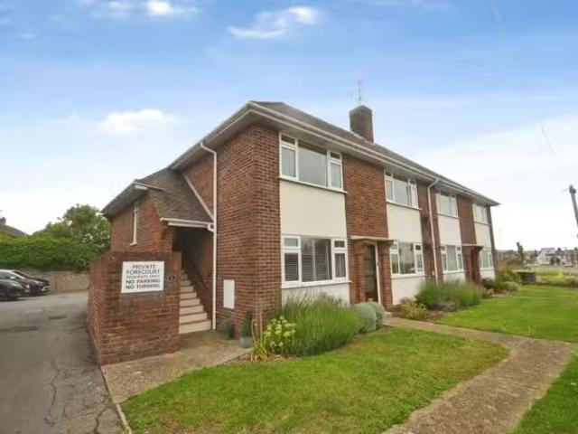 Deal! 1 BA 2 bedroom ground floor maisonette for rent in Sompt.