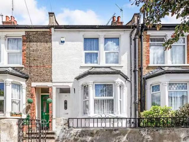 Just in! 1 BA 2 bedroom House to rent, Howarth Road, London, S.