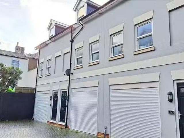 New 1 BA 2 bedroom House to rent, Royal Mews, Caves Road, TN38.