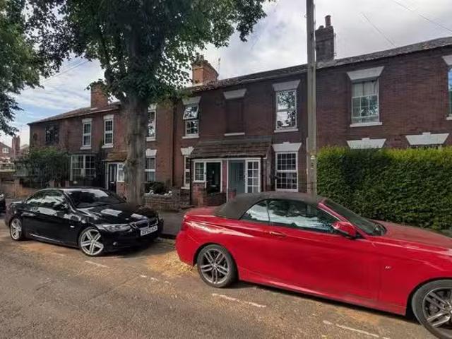 Unique 1 BA 2 bedroom house for rent in Broad Street, Warwick.