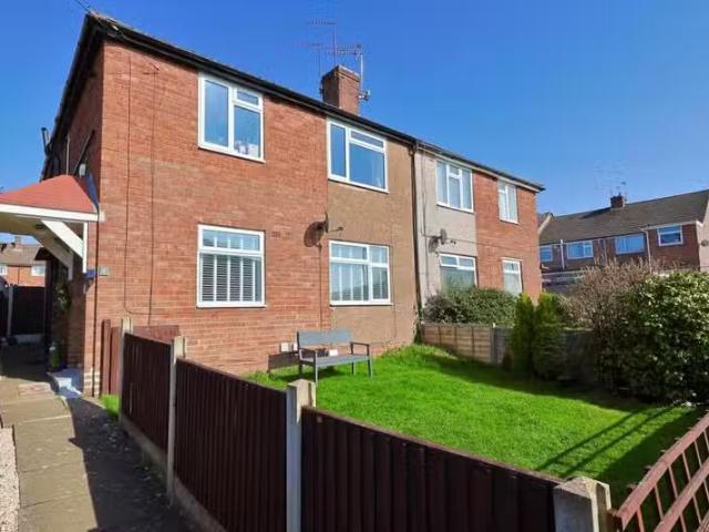 Just in! 1 BA 2 bedroom maisonette for rent in Orchard Drive.