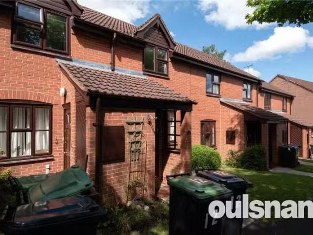 Charming 1 BA 2 bedroom maisonette for rent in Station Approac.
