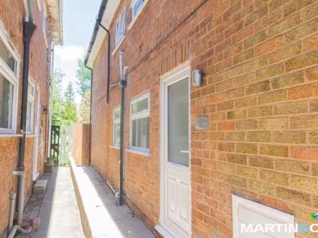 Cozy 1 BA 2 bedroom maisonette for rent in Turves Green, North.