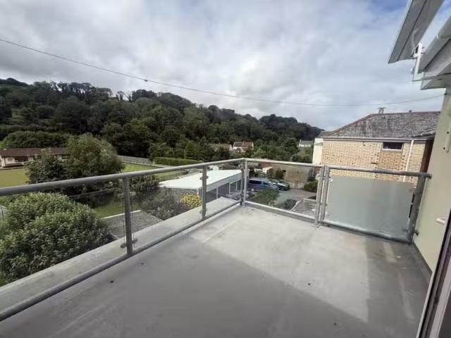Cozy 1 BA 2 bedroom maisonette for rent in The Outlook, King S.