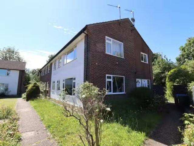 Unique 1 BA 2 bedroom maisonette for rent in Woking, Surrey, G.