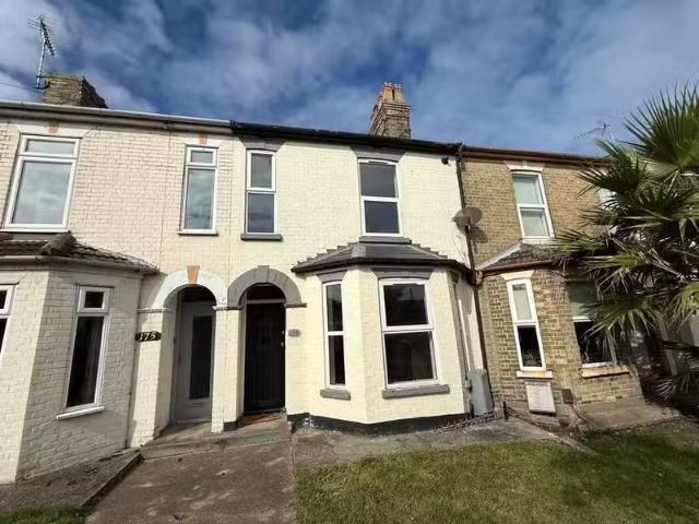 Cozy 1 BA 2 bedroom Mid Terrace House to rent, Church Road, Go.