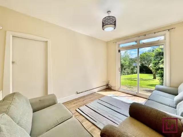 Cozy 1 BA 2 bedroom property for rent in Athol Gardens, Pinner.