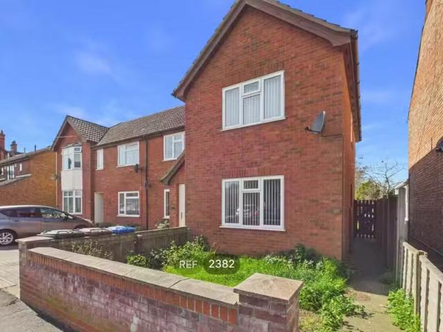 Charming 1 BA 2 bedroom property for rent in Britannia Road, I.