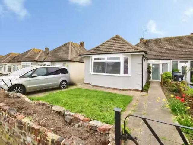 Charming 1 BA 2 bedroom semi detached bungalow for rent in Bot.