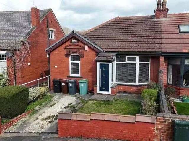 Deal! 1 BA 2 bedroom semi detached bungalow for rent in Flemin.