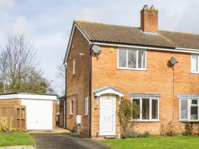 Just in! 1 BA 2 bedroom semi detached house for rent in Magdal.