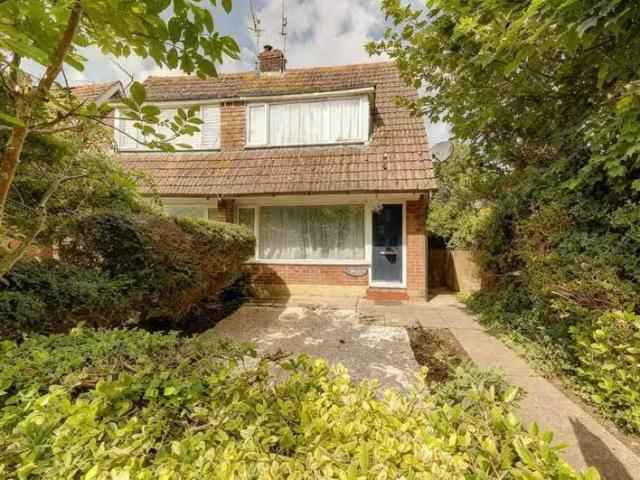 Unique 1 BA 2 bedroom semi detached house for rent in Mansfiel.