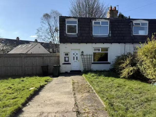 Cozy 1 BA 2 bedroom semi detached house for rent in, Bradford.