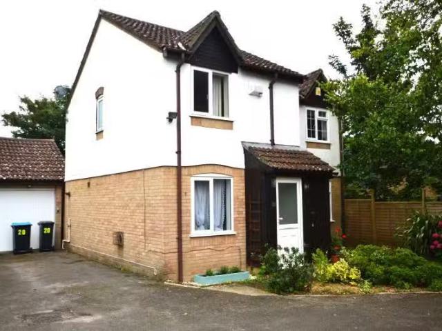 Nice 1 BA 2 bedroom semi detached house for rent in Castledean.