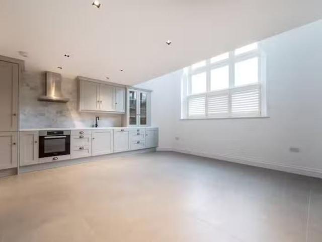 Rental! 1 BA 2 bedroom semi detached house for rent in Down Ro.