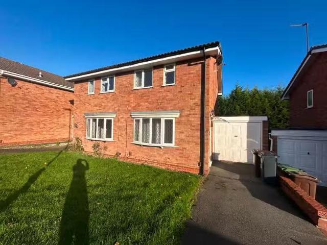 New 1 BA 2 bedroom semi detached house for rent in Kinsham Dri.