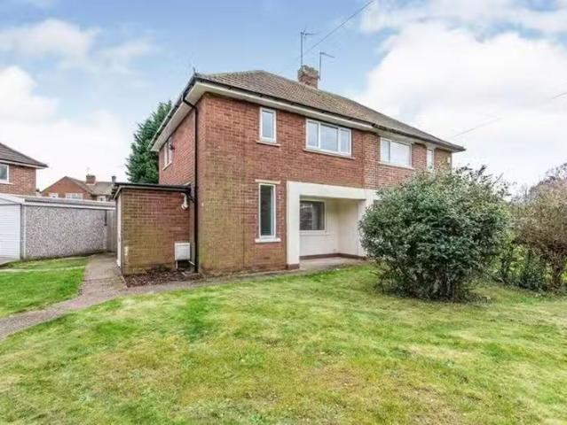 Deal! 1 BA 2 bedroom Semi Detached House to rent, Castell Cres.
