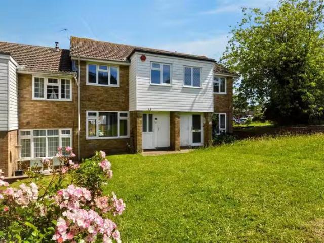 Charming 1 BA 3 bedroom terraced house for rent in Thornwood C.