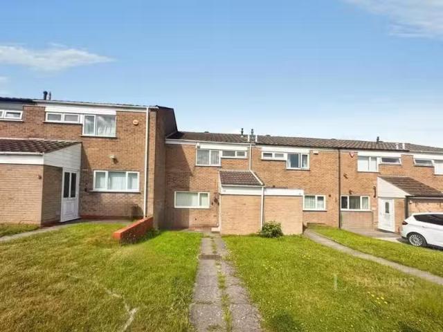 Deal! 1 BA 3 bedroom terraced house for rent in The Fairway, K.