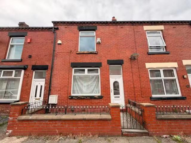 Charming 1 BA 3 bedroom terraced house for rent in Victoria St.