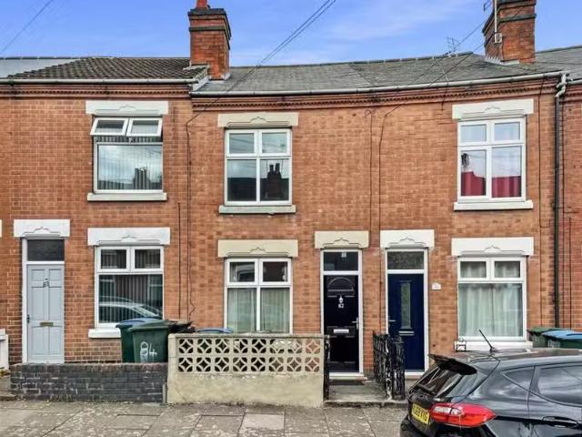 Deal! 1 BA 3 bedroom terraced house for rent in Westwood Road.
