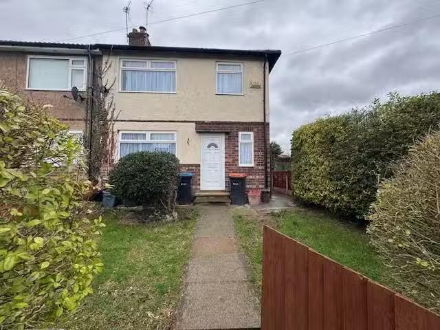 Cozy 1 BA 3 bedroom terraced house for rent in Acre Road, Grea.