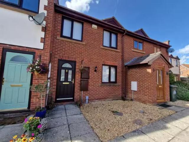 Rental! 1 BA 3 bedroom terraced house for rent in Church Farm.