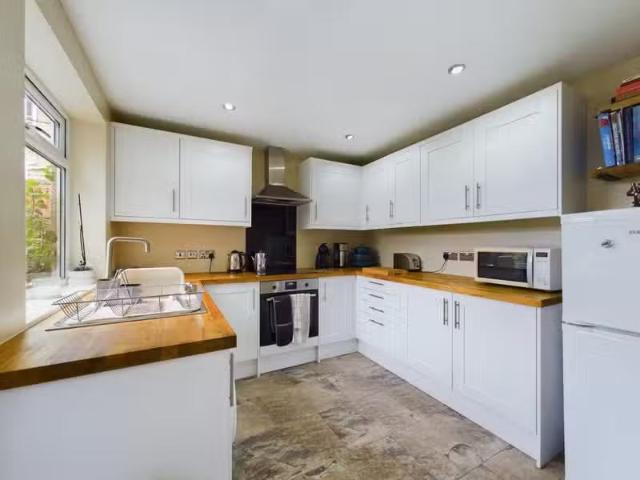 New 1 BA 3 bedroom terraced house for rent in Cowper Street, S.