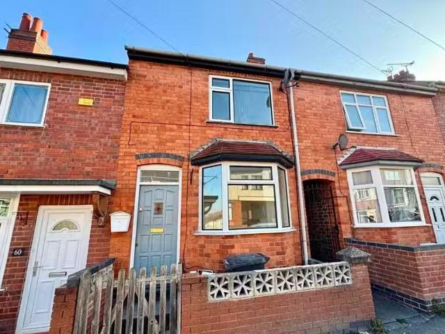 Charming 1 BA 3 bedroom terraced house for rent in Eadie Stree.