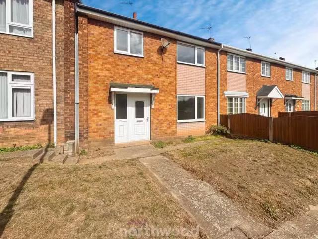 New 1 BA 3 bedroom terraced house for rent in Elmhirst Road, T.